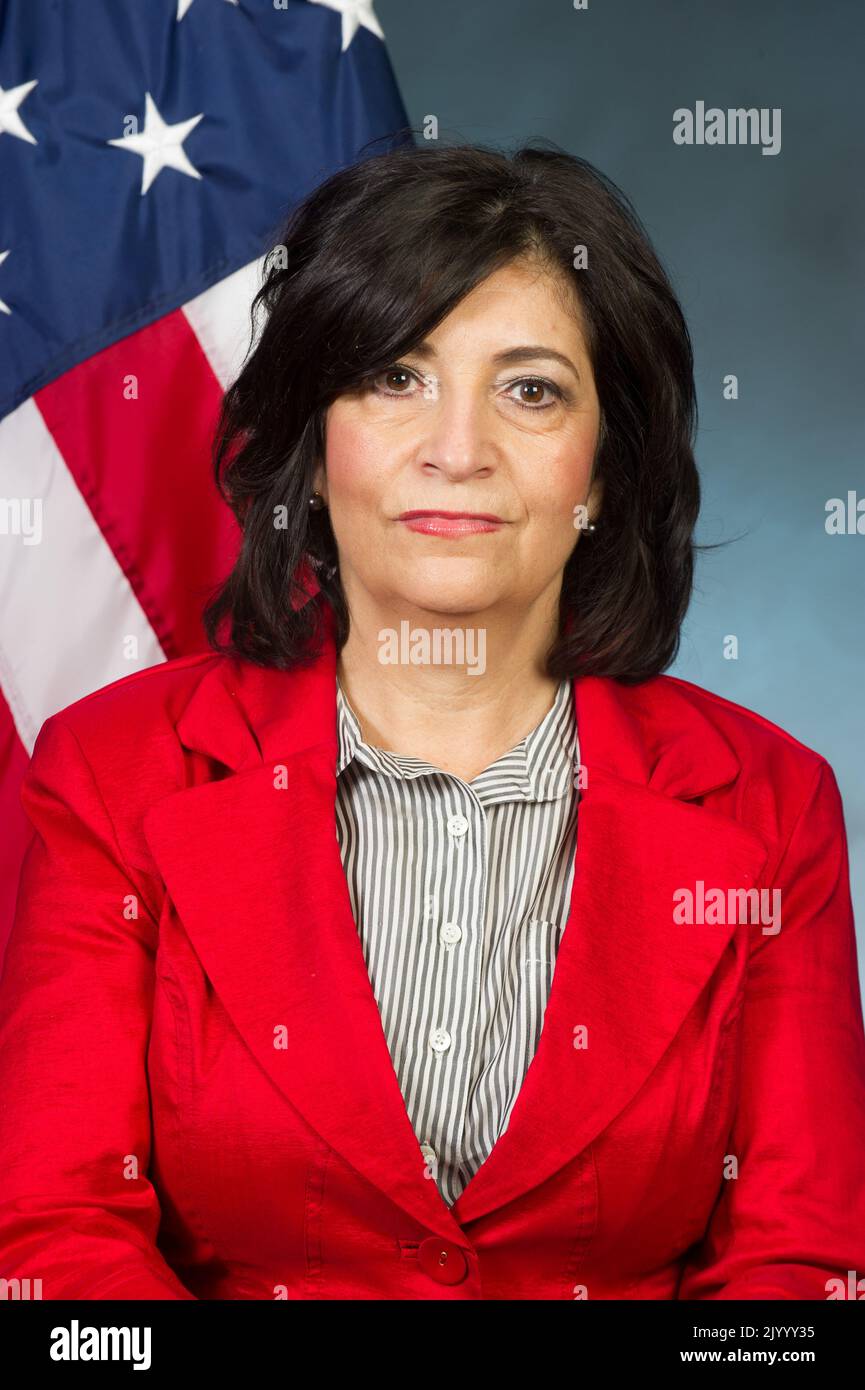 Official portrait of Susan Forward, Director, HUD Region I (New England ...