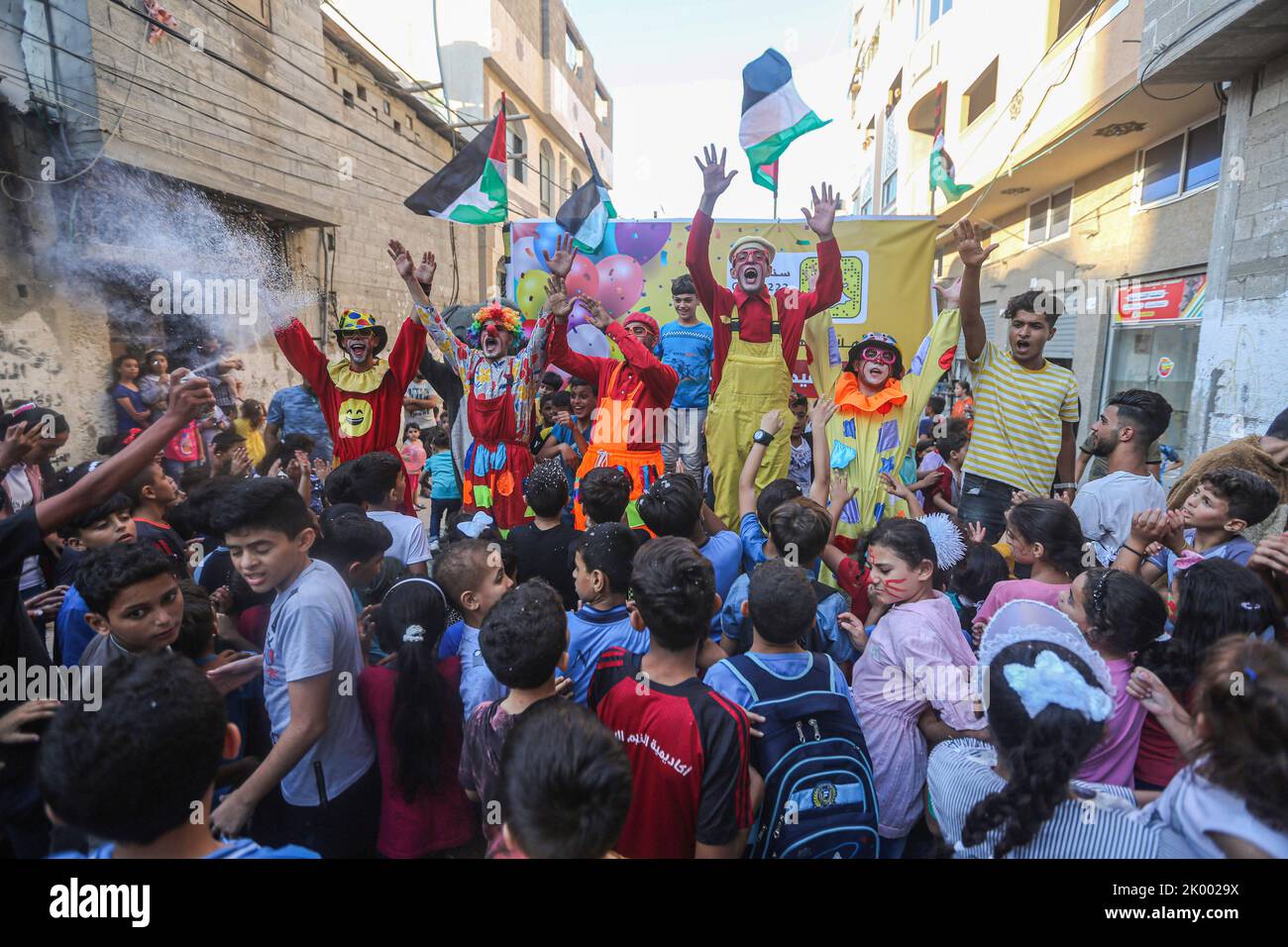 Gaza, 08/09/2022, Palestinian clowns entertain children at Jabalia ...