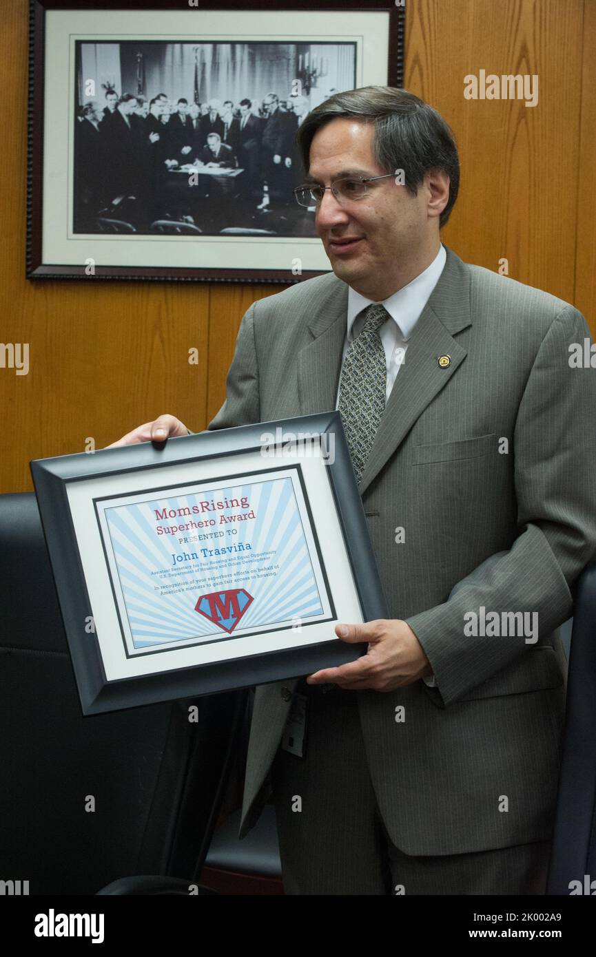 Visit of MomsRising representatives to HUD headquarters for meeting ...