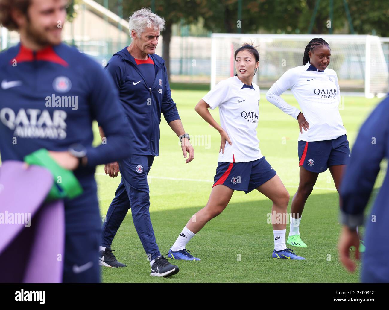 Paris, France. 8th Sep, 2022. Chinese player Li Mengwen (2nd R) attends ...