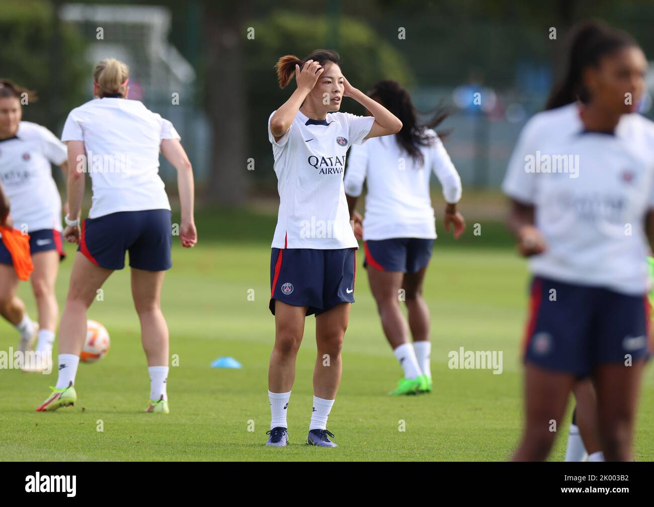 Paris, France. 8th Sep, 2022. Chinese player Li Mengwen (C) attends a ...