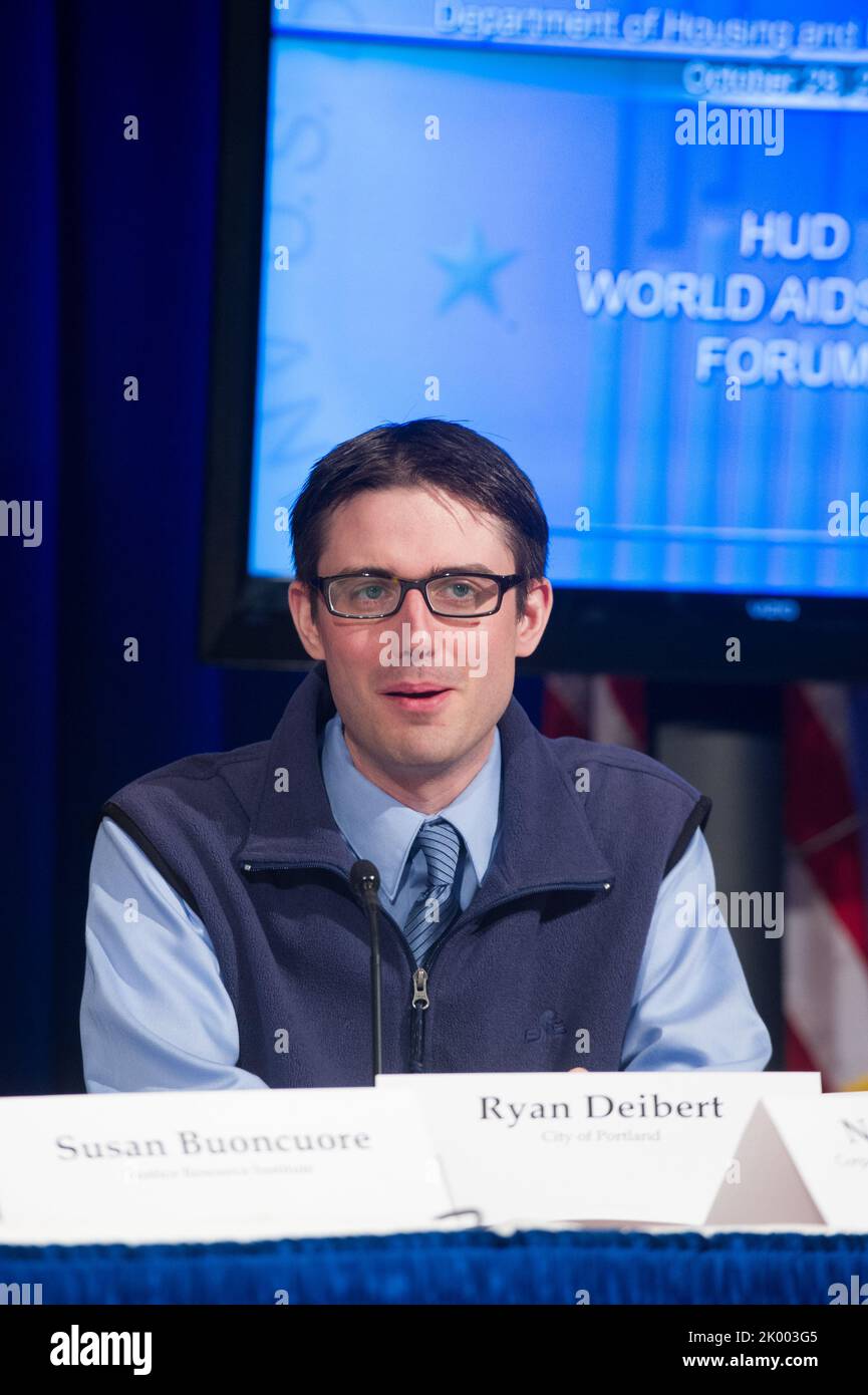 World AIDS Day Forum at HUD headquarters, focusing on Housing ...