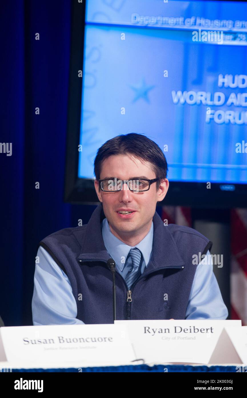 World AIDS Day Forum at HUD headquarters, focusing on Housing ...