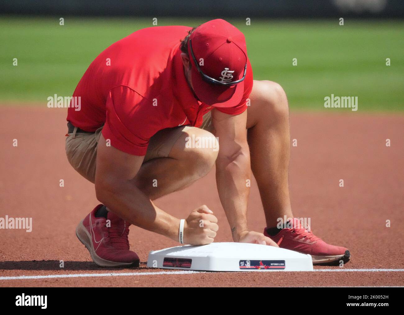 Busch stadium grounds crew member hi-res stock photography and images ...