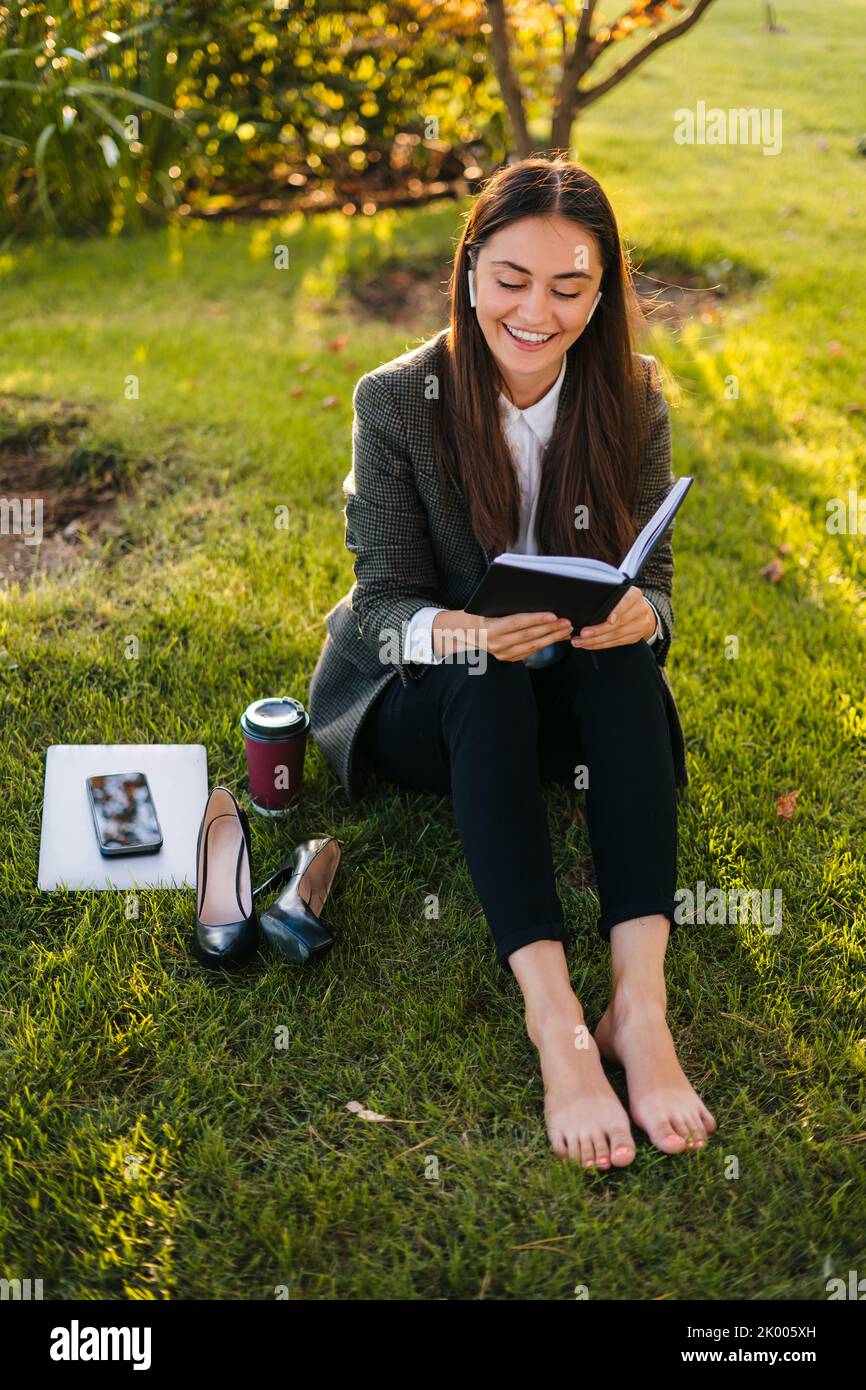 Barefoot college hi-res stock photography and images - Alamy
