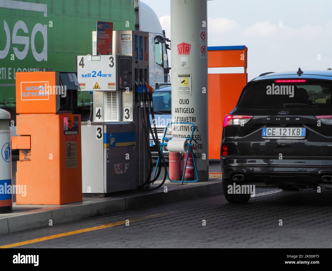 LPG gas filling stations and cars Stock Photo - Alamy