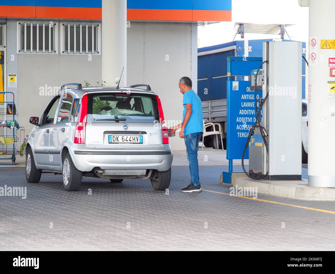 LPG gas filling stations and cars Stock Photo - Alamy