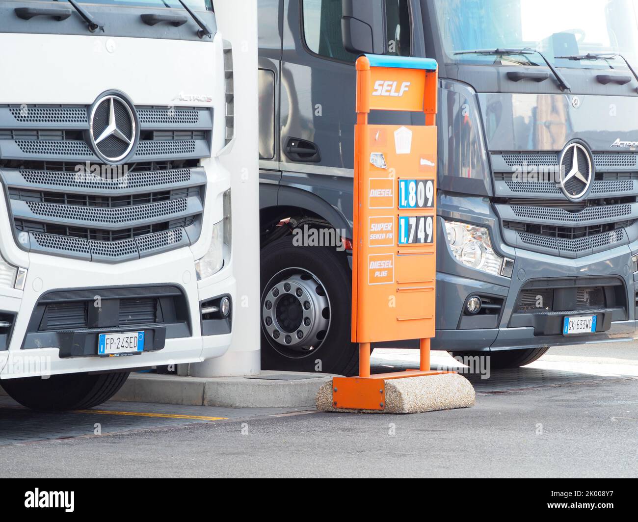 LPG gas filling stations and cars Stock Photo - Alamy