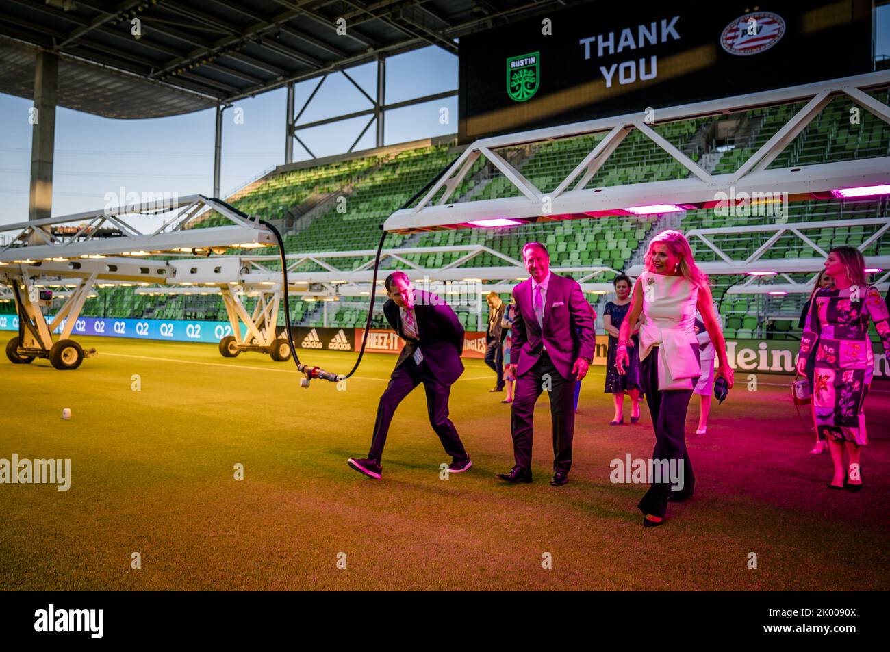 2022-09-08 19:14:51 AUSTIN - Grow lights from the company Stadium Grow ...