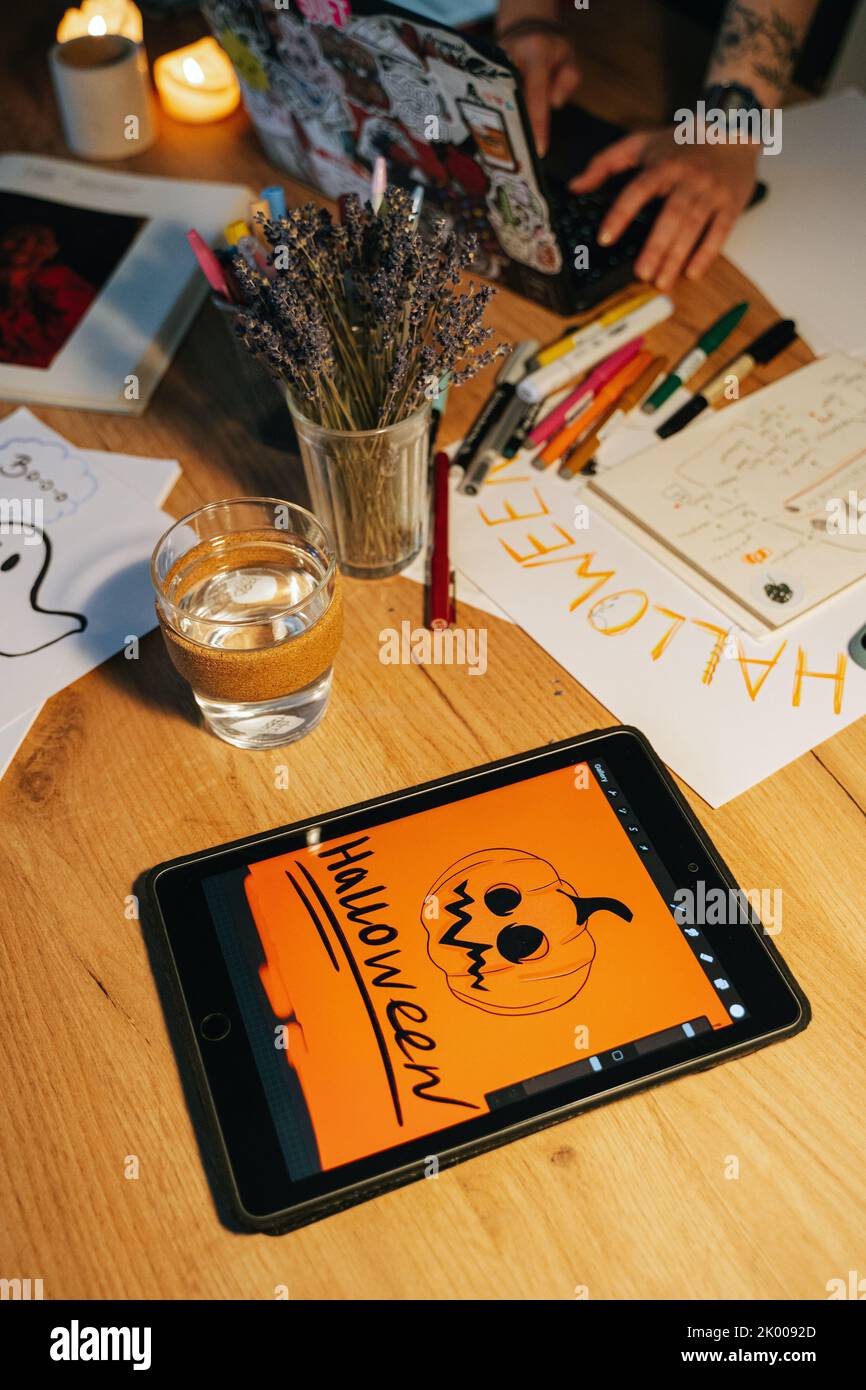 Diy halloween paper pumpkin hi-res stock photography and images - Alamy