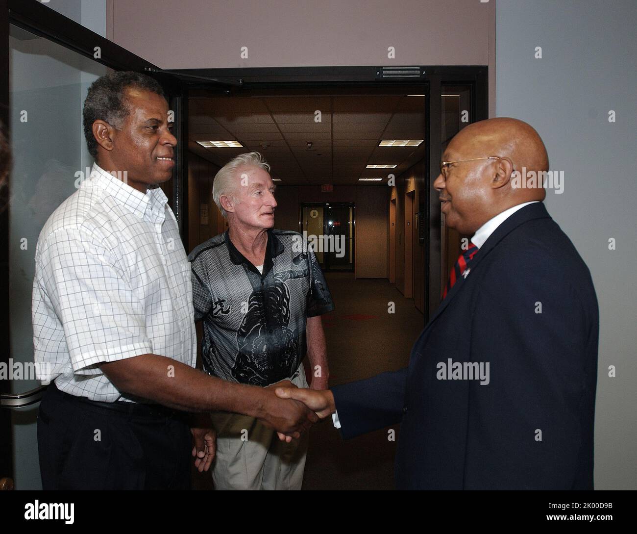 Secretary Alphonso Jackson with HUD Field Office staff in New Orleans ...