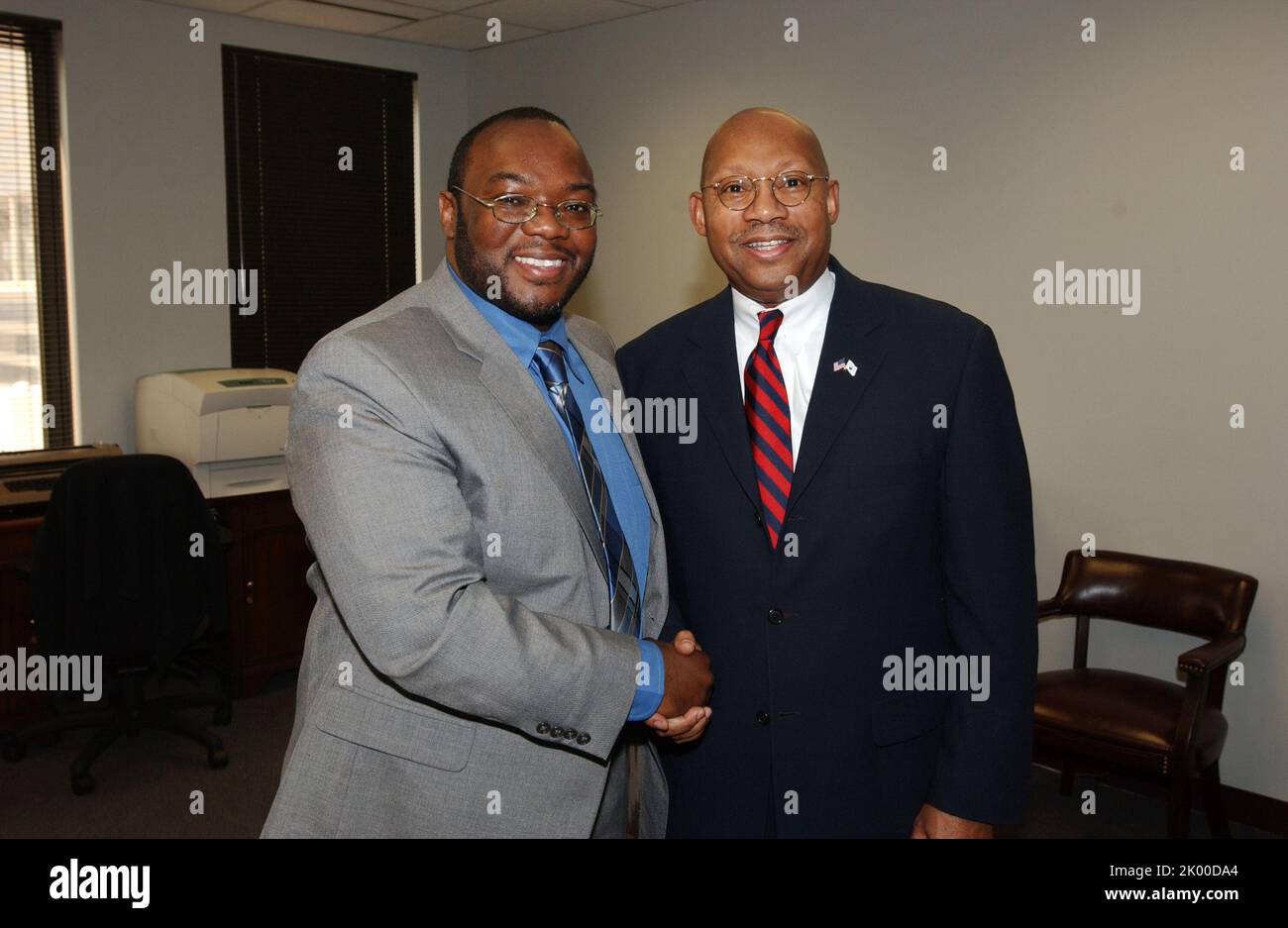 Secretary Alphonso Jackson with HUD Field Office staff in New Orleans ...