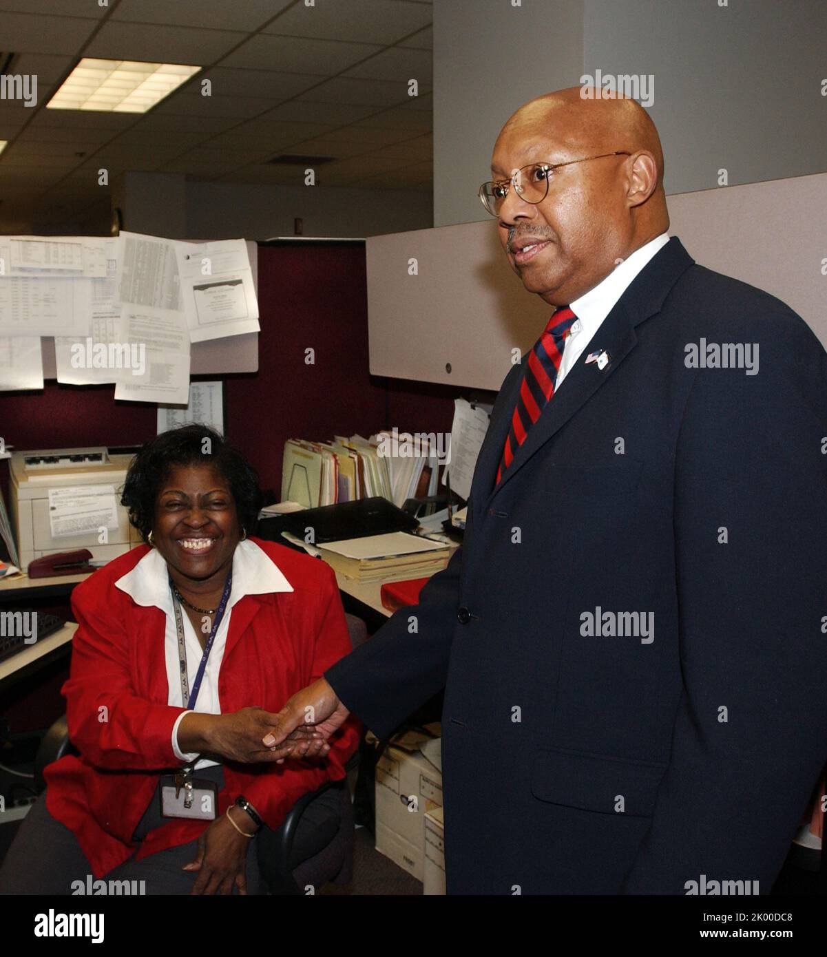 Secretary Alphonso Jackson with HUD Field Office staff in New Orleans ...
