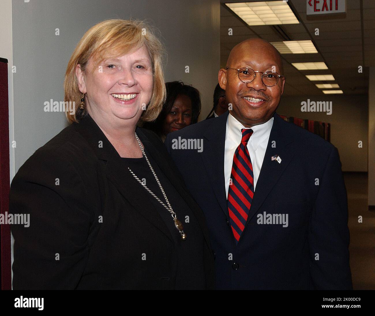 Secretary Alphonso Jackson with HUD Field Office staff in New Orleans ...