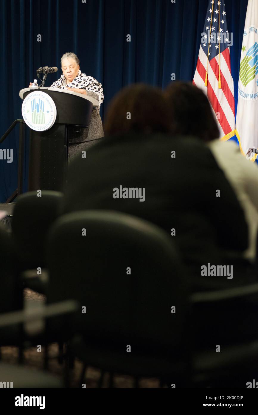 Federally Employed Women (FEW) Meeting at HUD headquarters, featuring ...