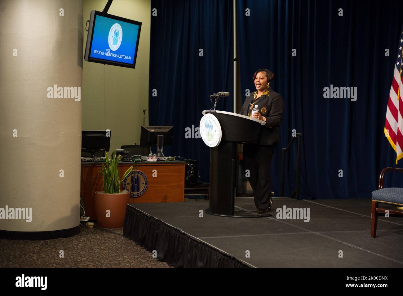 Federally Employed Women (FEW) Meeting at HUD headquarters, featuring ...