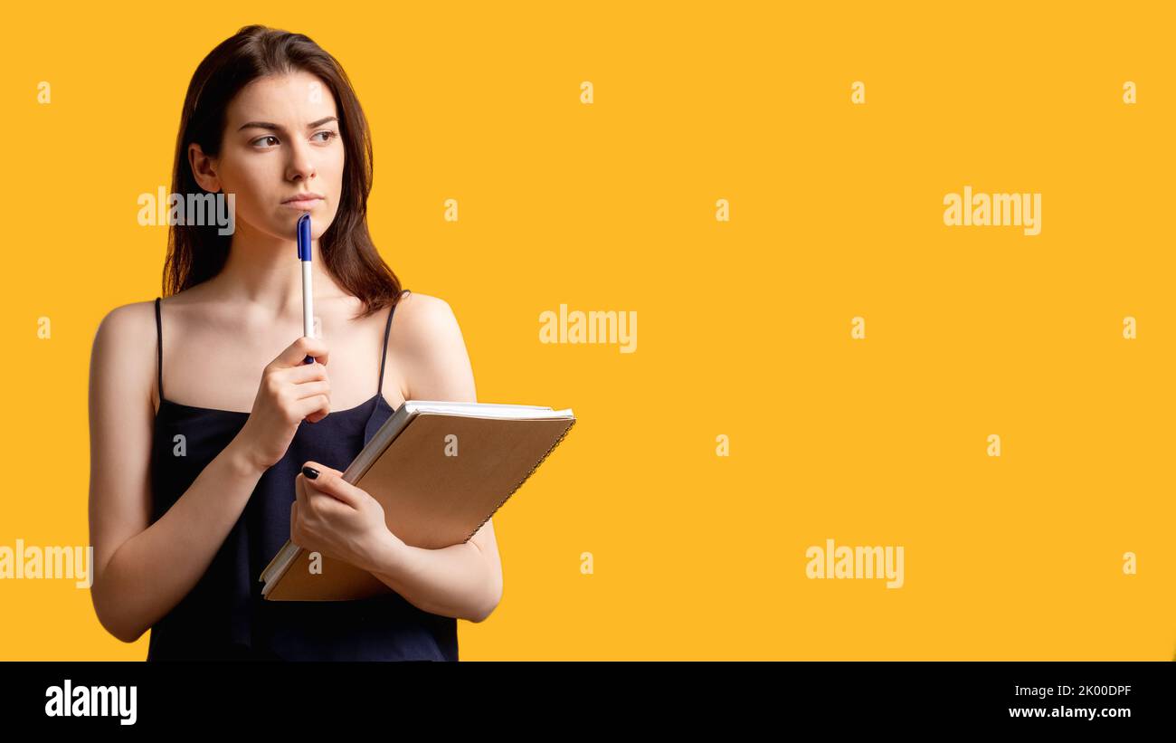 puzzled face guess solution concept woman Stock Photo - Alamy