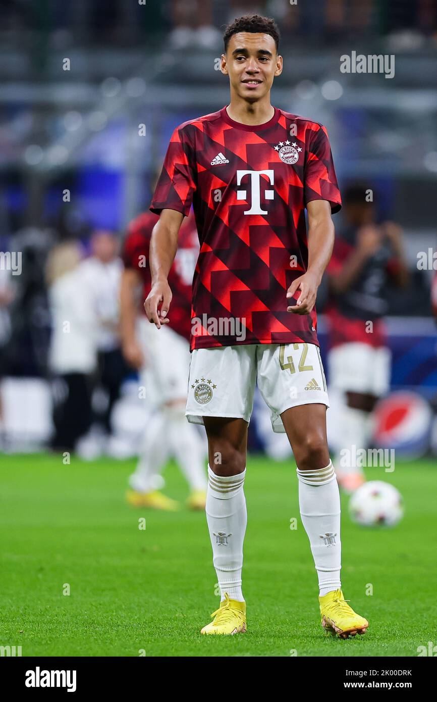 Jamal Musiala of FC Bayern Munchen warms up during the UEFA Champions ...