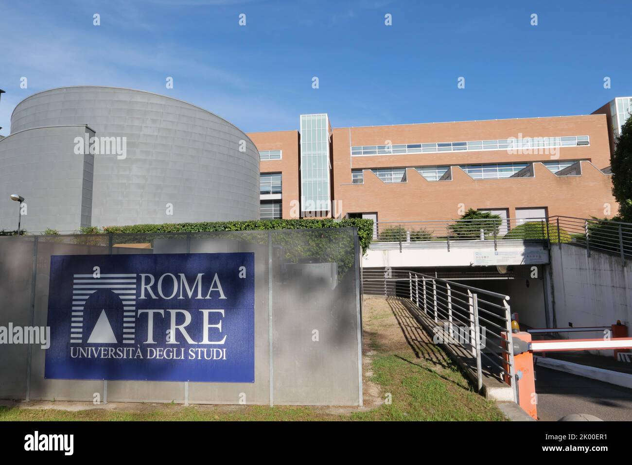 AN EXTERNAL VIEW OF THE UNIVERSITY OF ROMA TRE Stock Photo - Alamy