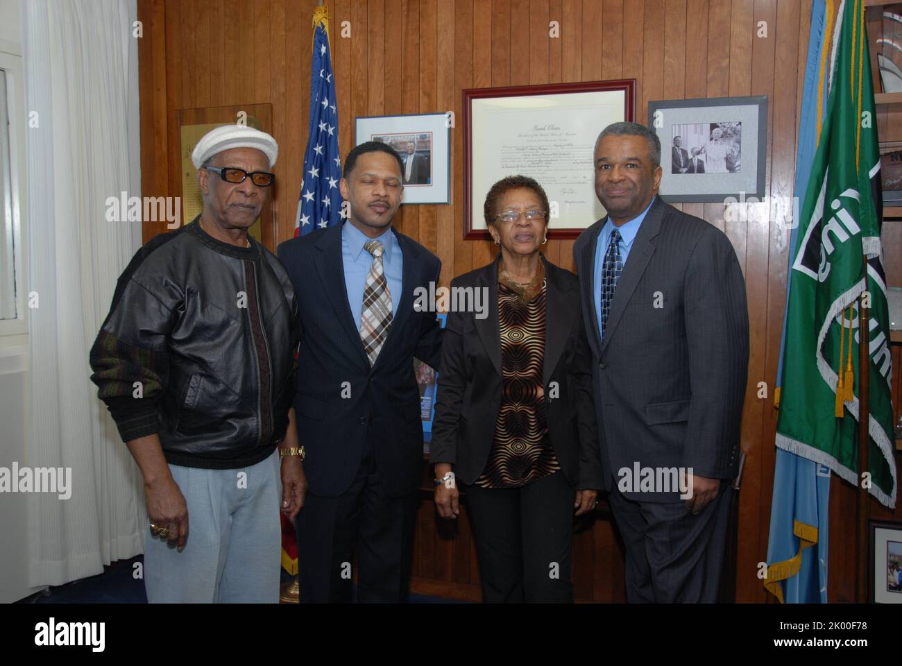 Deputy Secretary Ron Sims with Anthony Donald and family Stock Photo ...