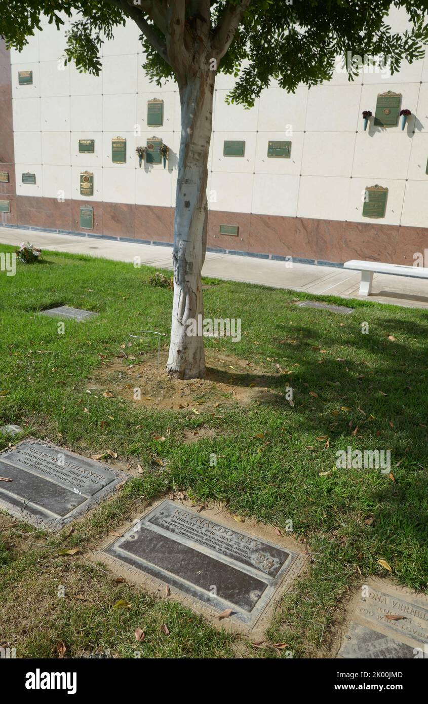 Los Angeles, California, USA 6th September 2022 Actor/comedian Reynaldo Rey's Grave in Courts of ...