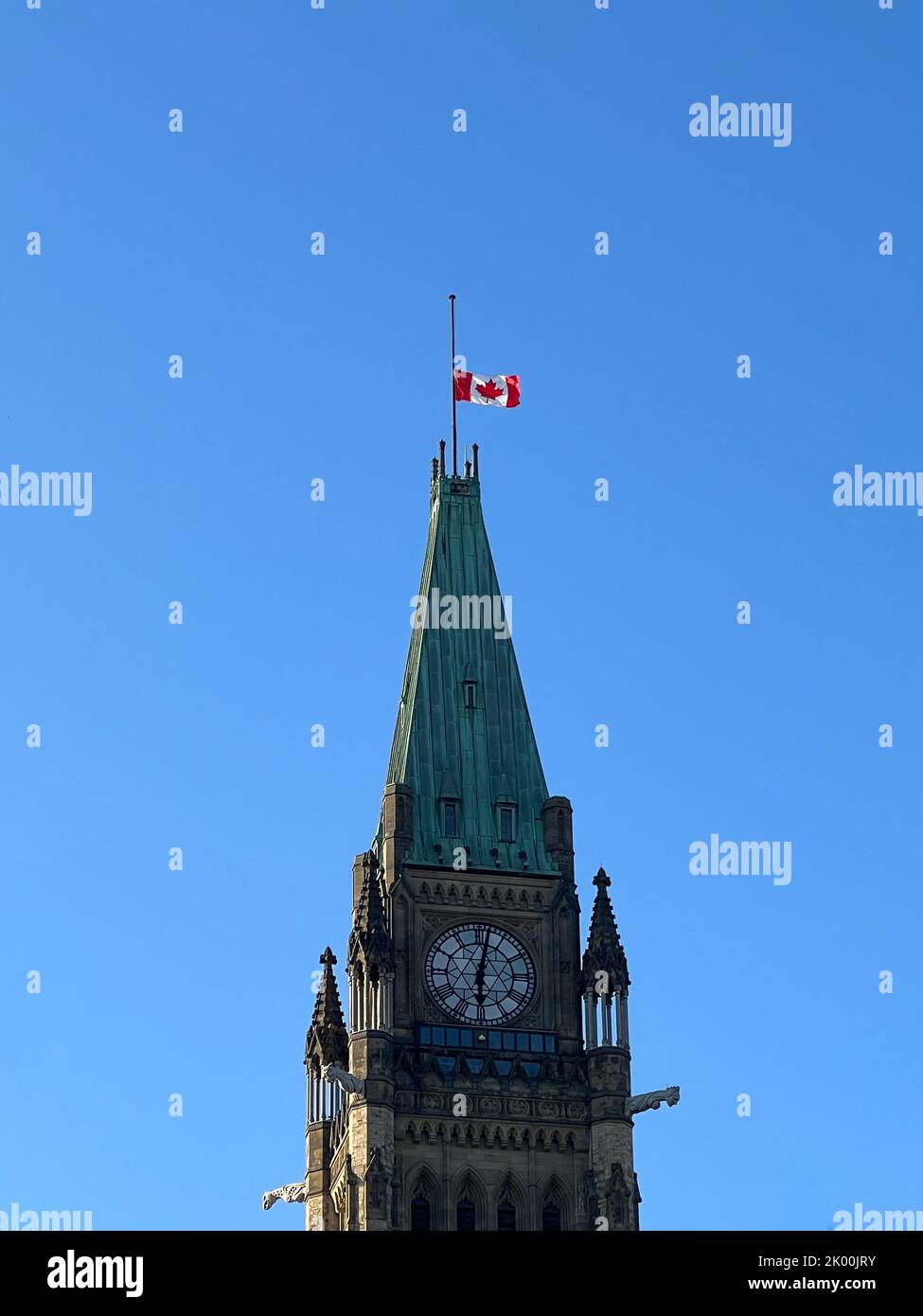 Ottawa. 8th Sep, 2022. The Canadian flag flies at half mast in memory ...