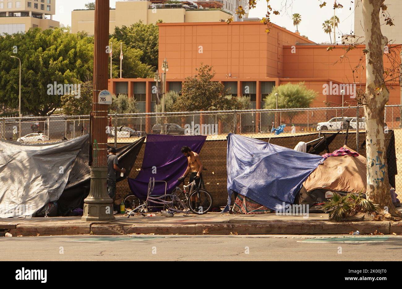 Los Angeles, USA. 8th Sep, 2022. Tents housing the homeless line the ...