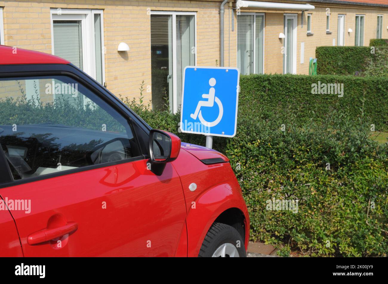 Handicape parking sign hi-res stock photography and images - Alamy