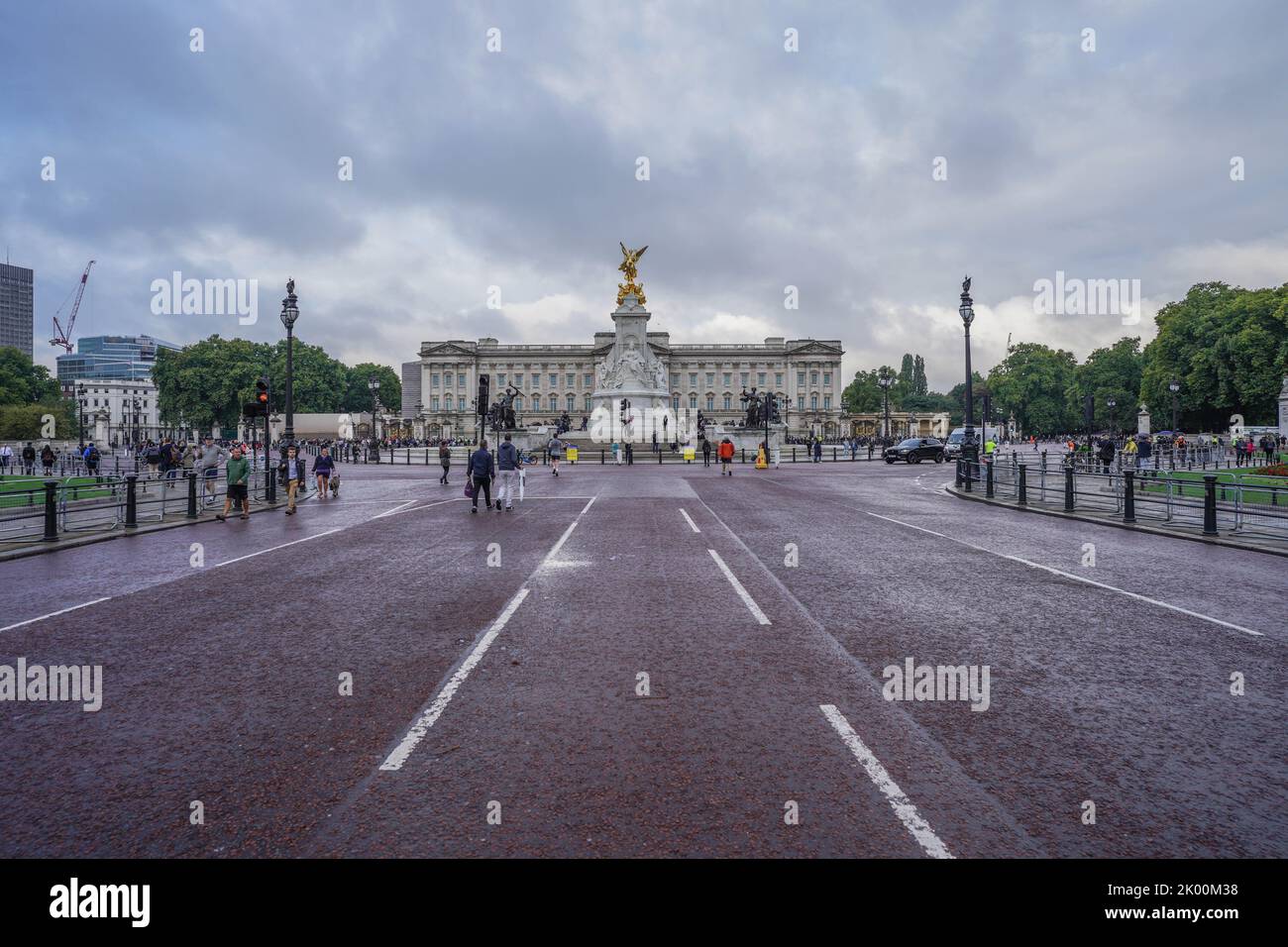 A view of Buckingham Palace on Day 1 after the Queens death, London ...