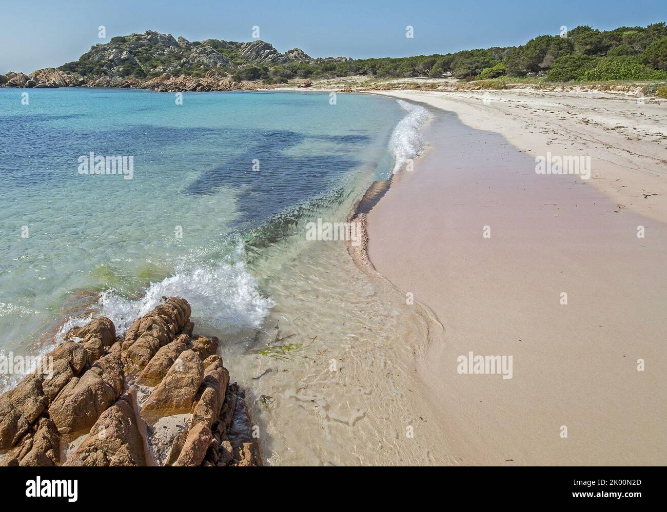 Spiaggia di sabbia rosa hi-res stock photography and images - Alamy