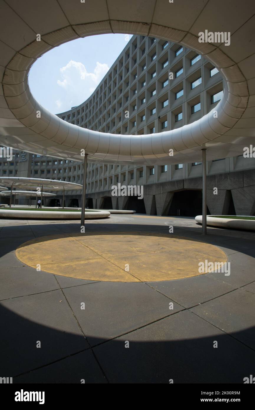 HUD headquarters building exterior photos: Robert C. Weaver Federal ...