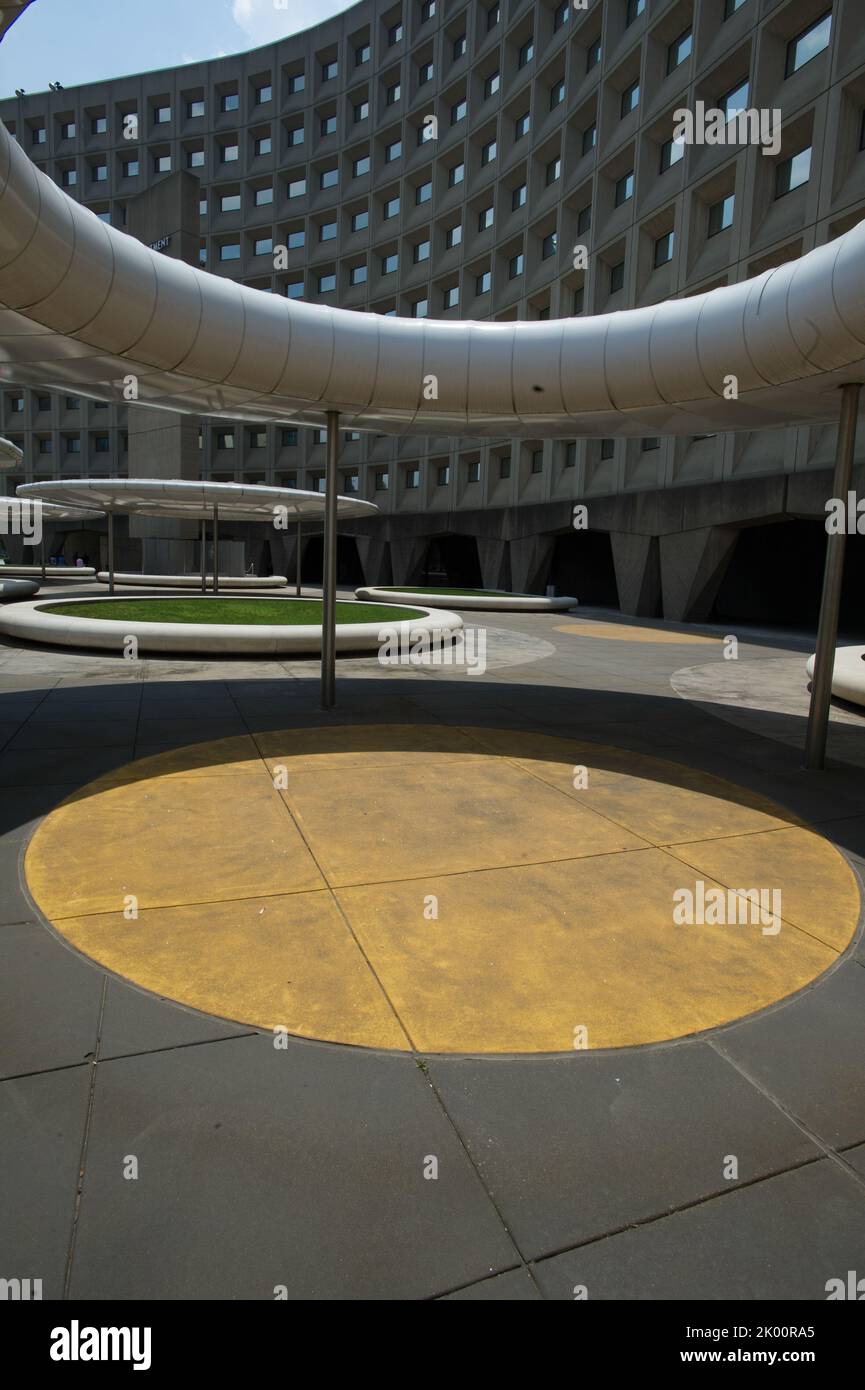 Hud headquarters building exterior hi-res stock photography and images ...