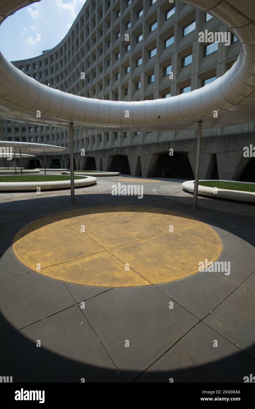 HUD headquarters building exterior photos: Robert C. Weaver Federal ...