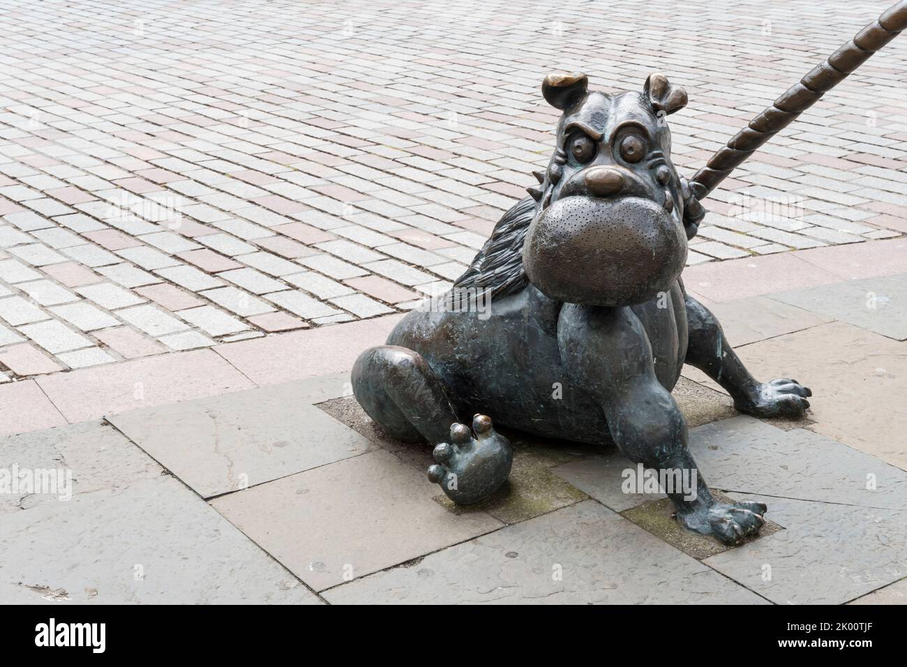 Statue of Dawg, Desperate Dan's dog, in Dundee High Street. Character ...