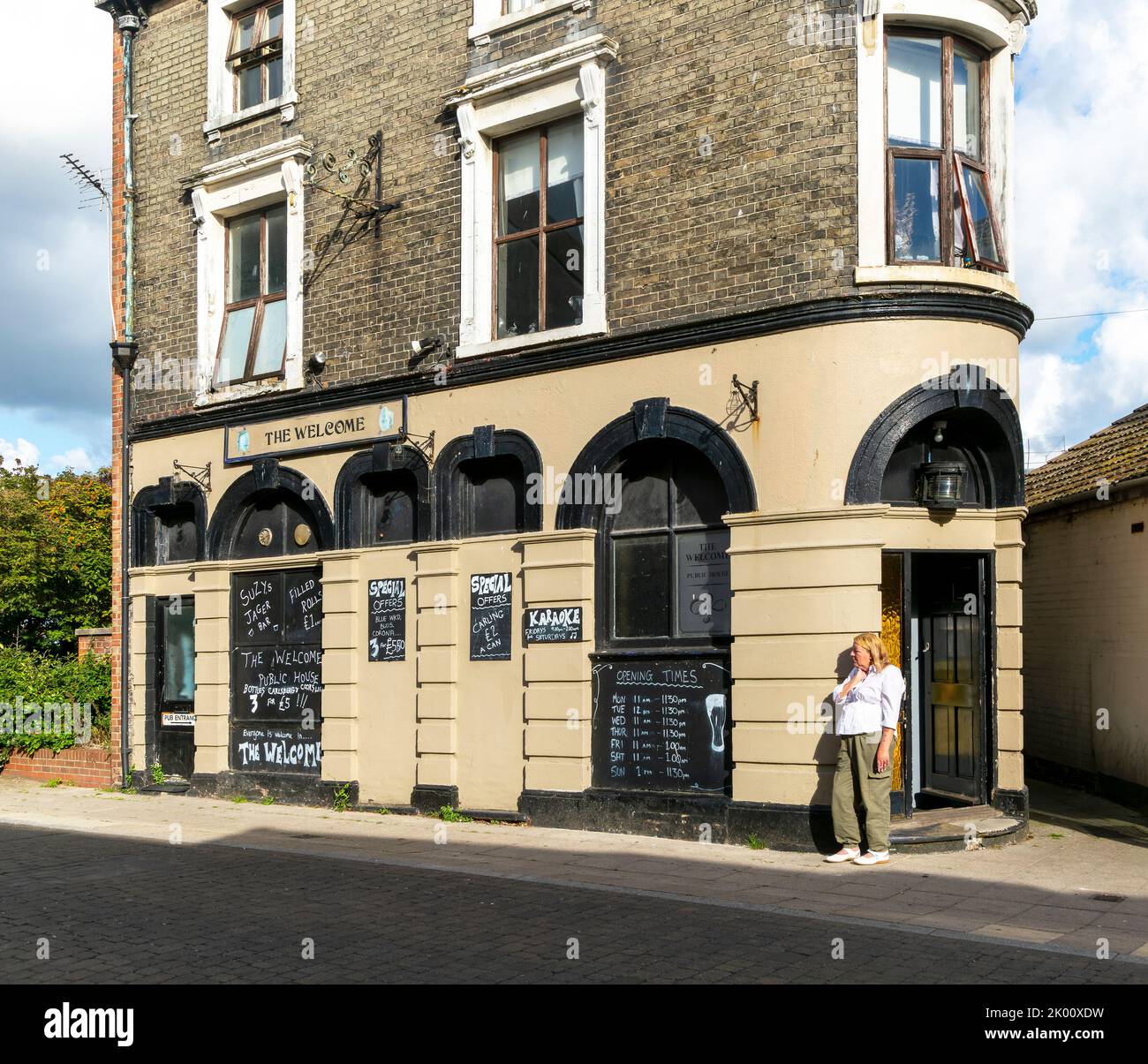 The Welcome public house, Lowestoft, Suffolk, England, UK Stock Photo ...