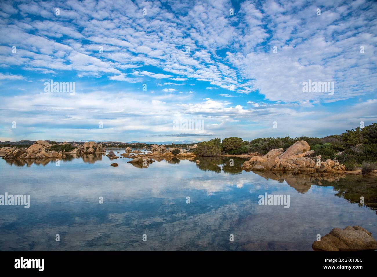 Tra cielo e mare hi-res stock photography and images - Alamy