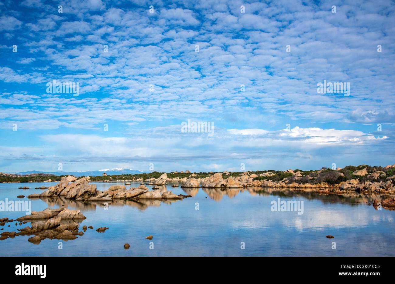 Tra cielo e mare hi-res stock photography and images - Alamy