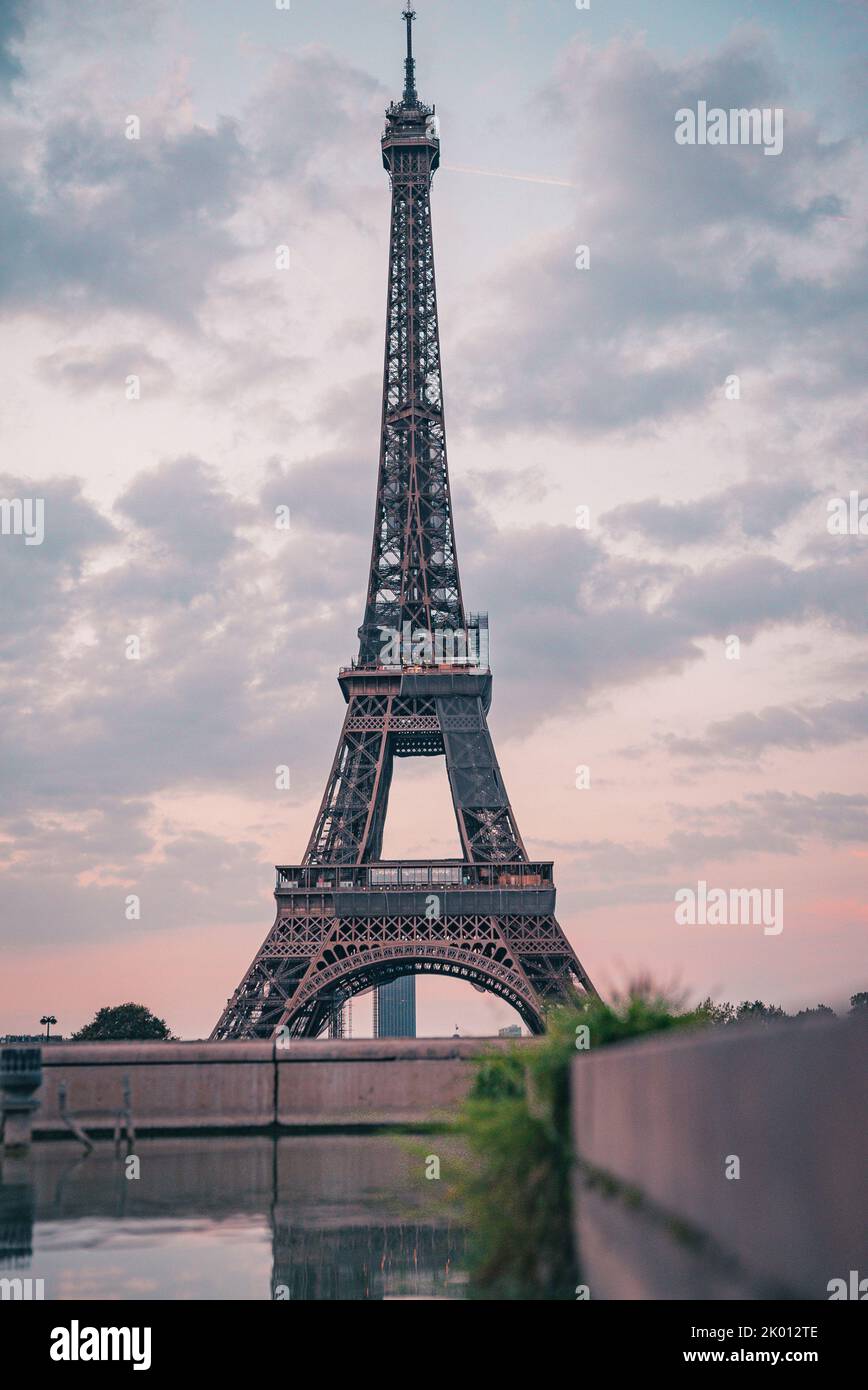 Eiffel tower sunny morning paris hi-res stock photography and images - Alamy