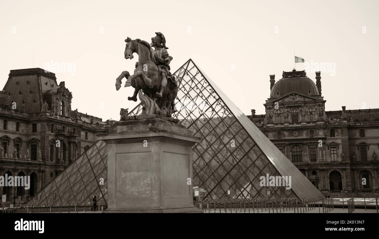 Louvre sunrise hi-res stock photography and images - Alamy
