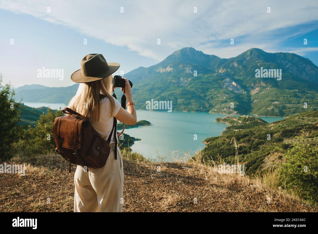 Traveling woman tourist backpack hi-res stock photography and images ...