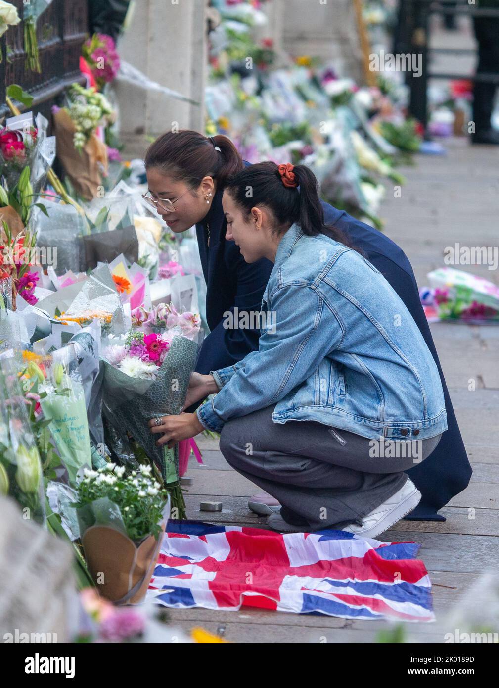London, England, UK. 9th Sep, 2022. Floral tributes to Queen Elizabeth ...
