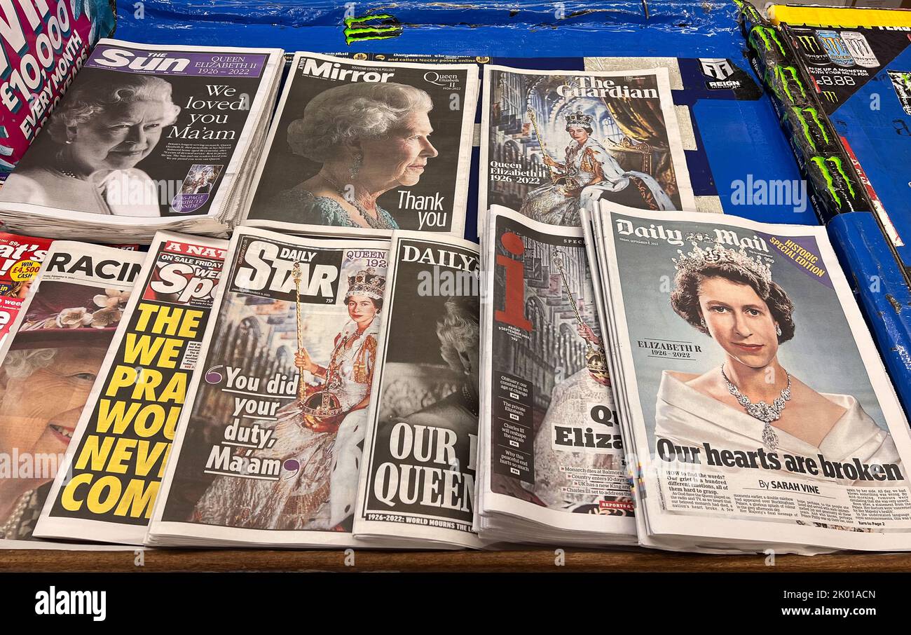 Queen on front page newspaper hi-res stock photography and images - Alamy