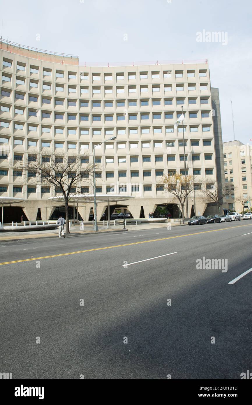 HUD headquarters: exterior views of Robert C. Weaver Federal Building ...
