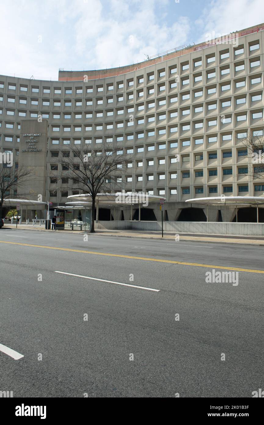 HUD headquarters: exterior views of Robert C. Weaver Federal Building ...