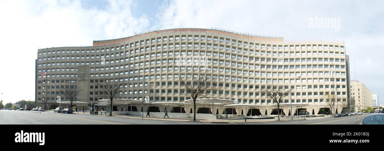HUD headquarters: exterior views of Robert C. Weaver Federal Building ...