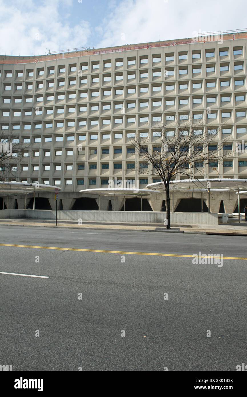 HUD headquarters: exterior views of Robert C. Weaver Federal Building ...