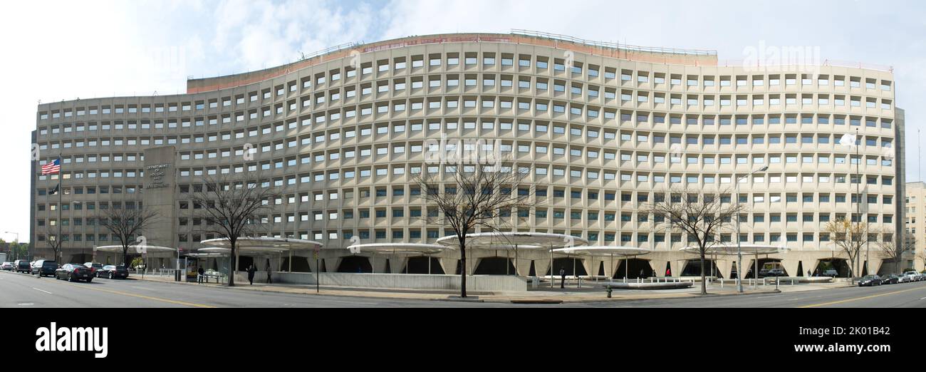 HUD headquarters: exterior views of Robert C. Weaver Federal Building ...