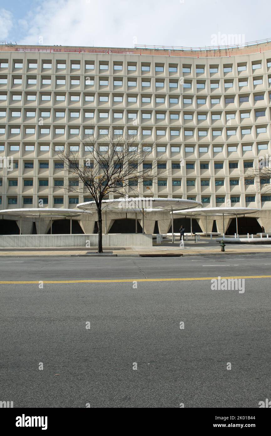 HUD headquarters: exterior views of Robert C. Weaver Federal Building ...