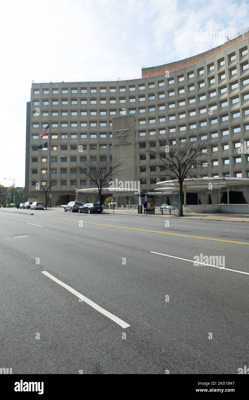 HUD headquarters: exterior views of Robert C. Weaver Federal Building ...