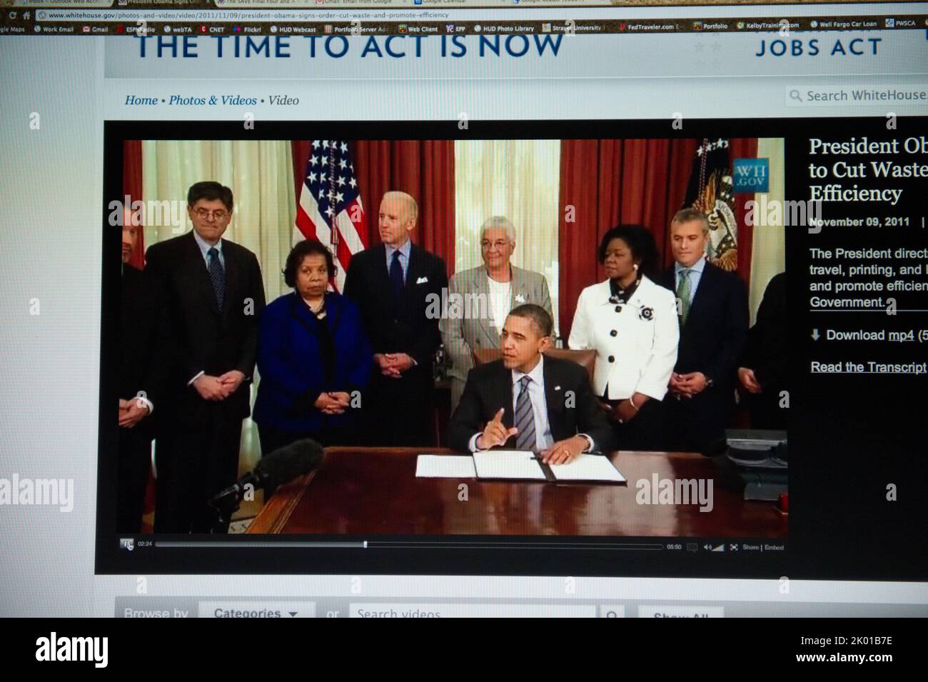 Signing executive order hi-res stock photography and images - Alamy